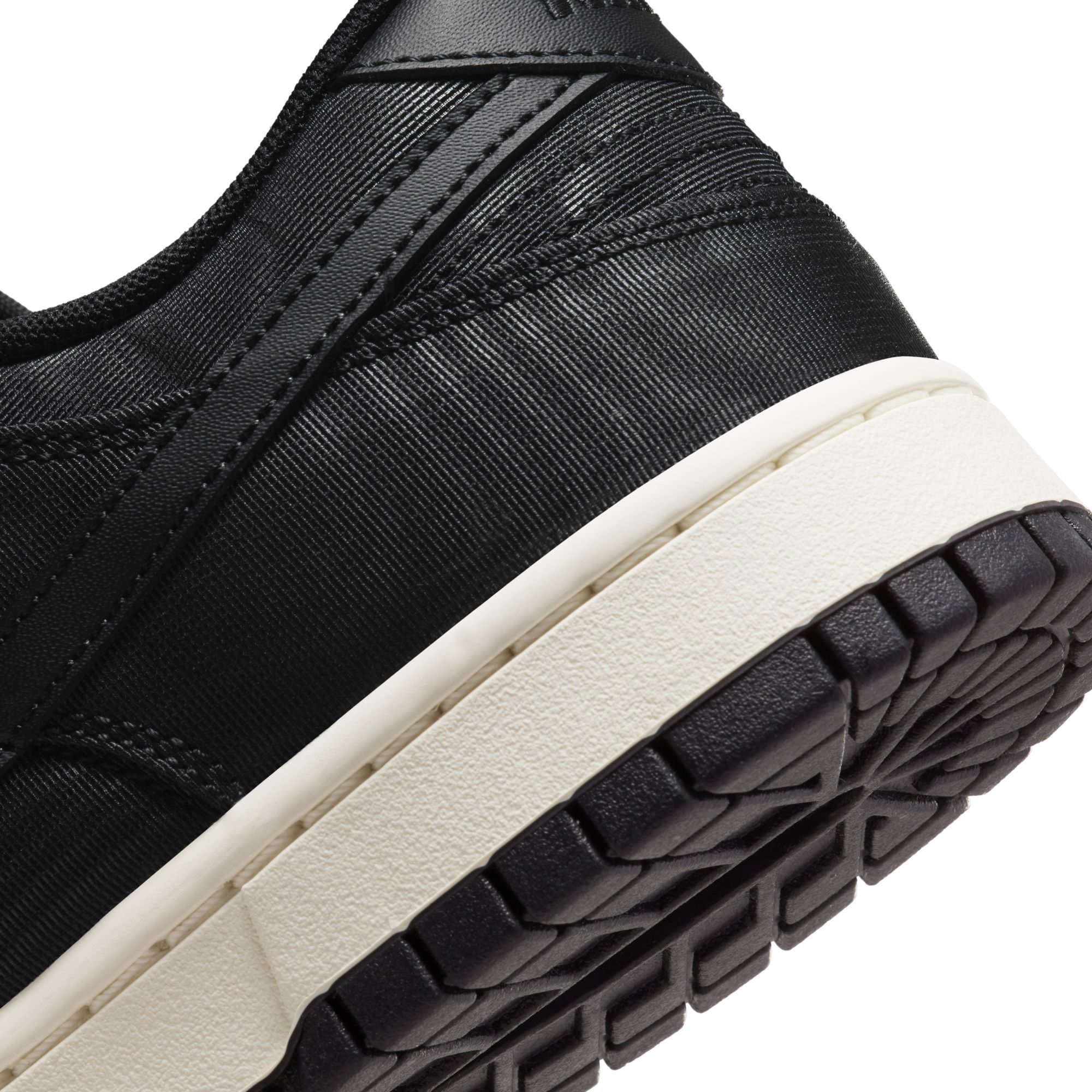 NIKE Dunk Low Retro Premium DV7211 001 - Shiekh