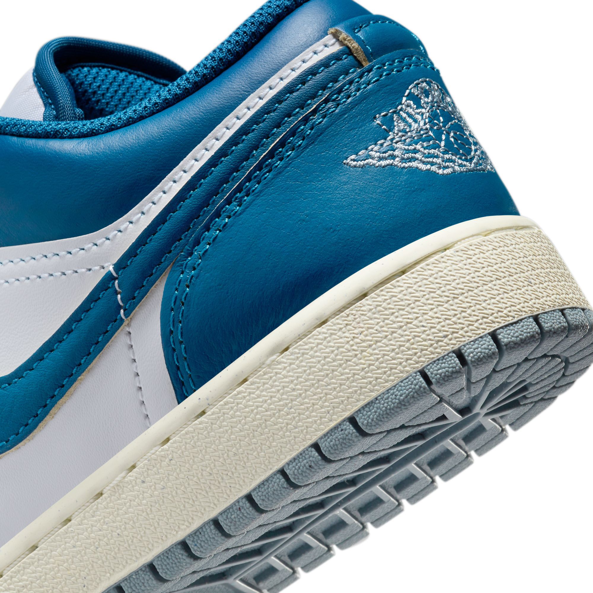 JORDAN Grade School Air 1 Low SE FN9137 141 - Shiekh