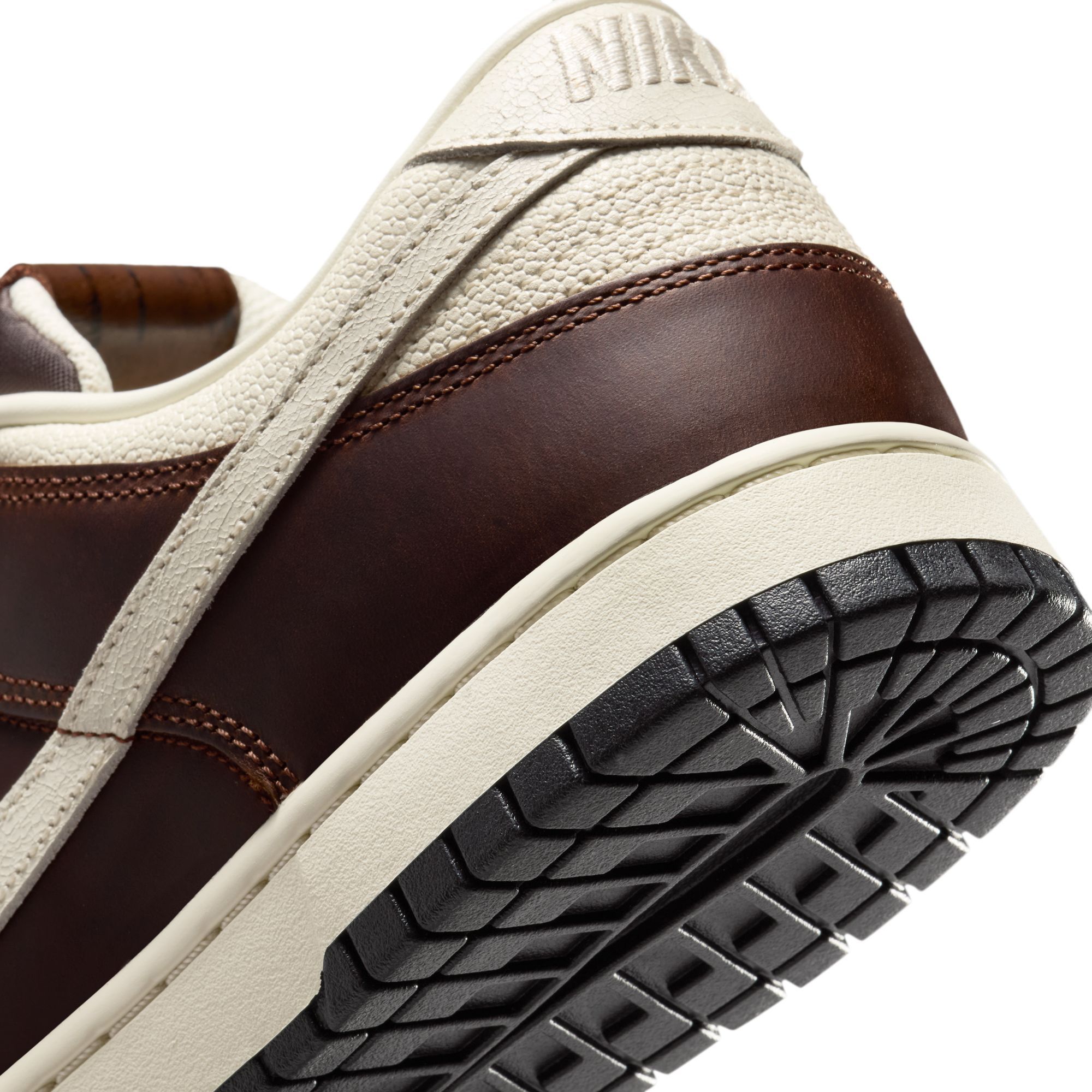 NIKE Dunk Low Retro IH7333 200 - Shiekh