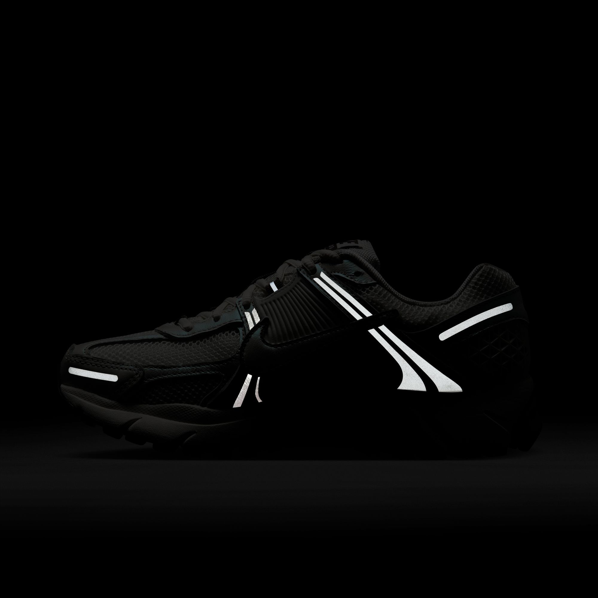 NIKE Women's Zoom Vomero 5 IB8129 133 - Shiekh