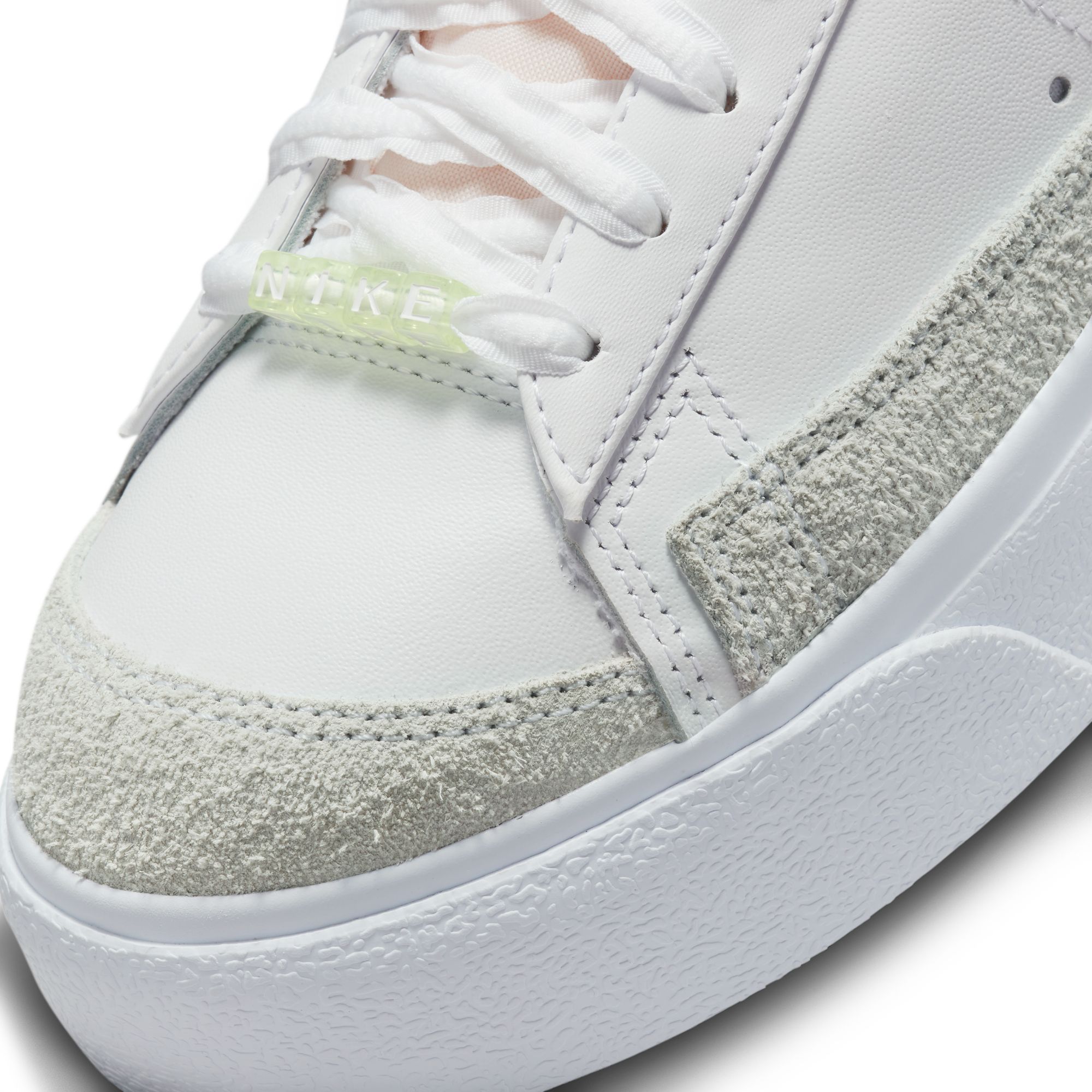 NIKE Blazer Low Platform DX3719 100 - Shiekh