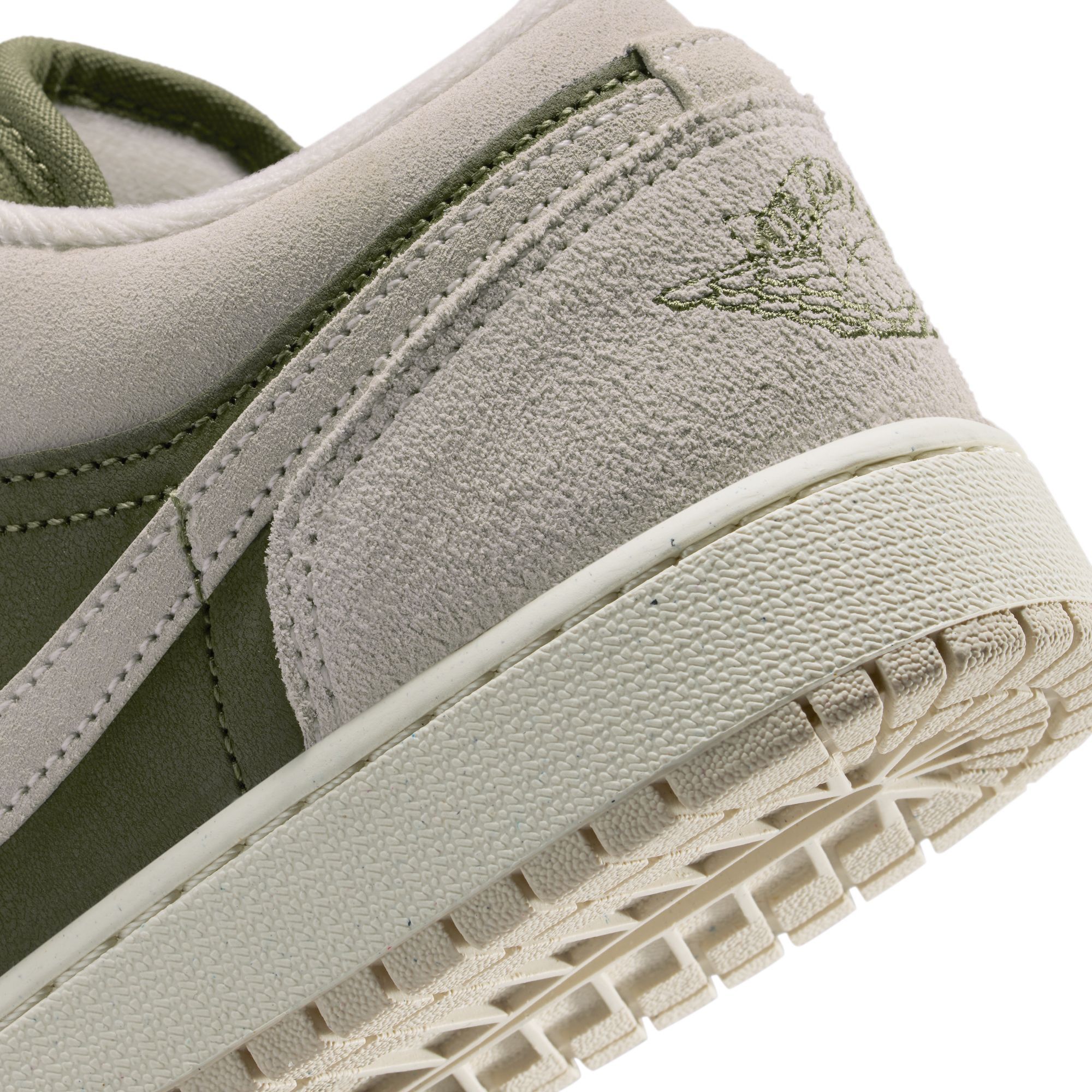 JORDAN Grade-School Air Low SE HV4396 201 - Shiekh