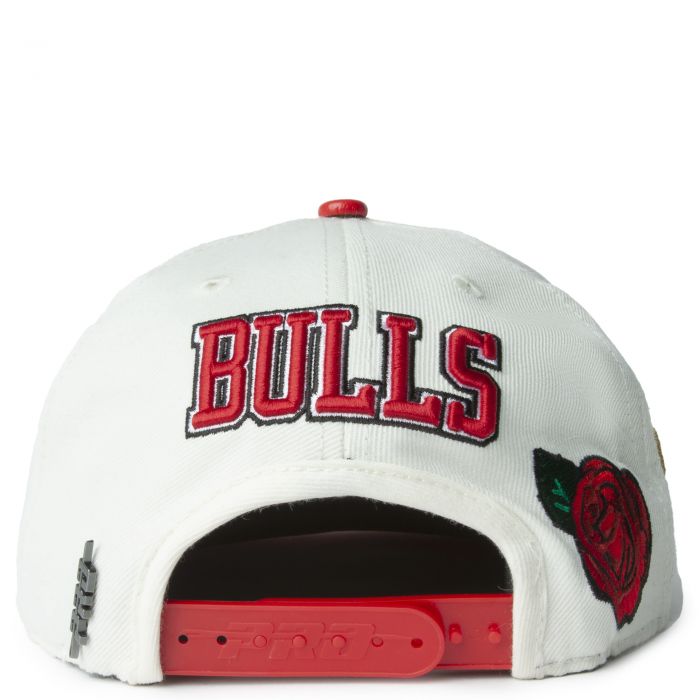 PRO STANDARD Bulls Red Rose Snapback White/Red BCB755740-EGG - Shiekh