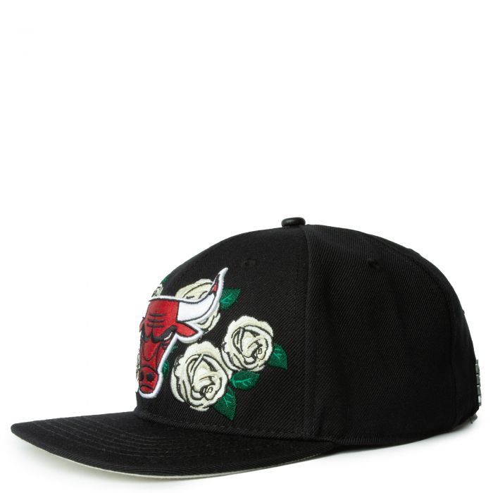 PRO STANDARD Bulls White Rose Snapback BCB755740-BLK - Shiekh