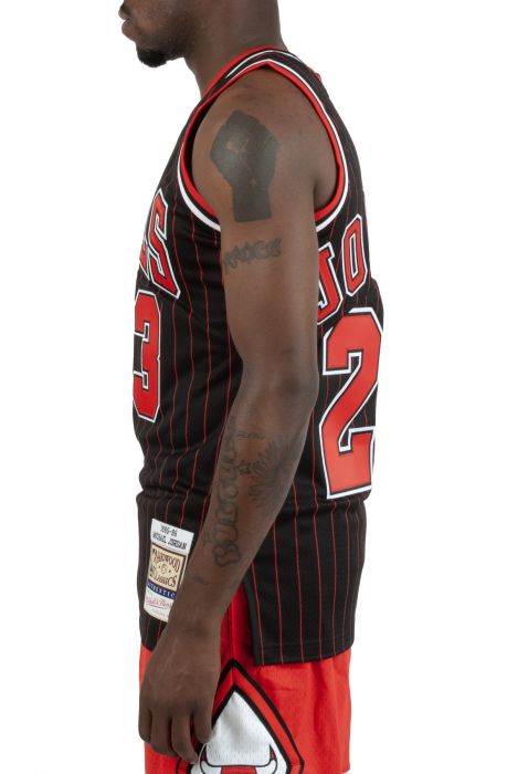 MITCHELL AND NESS Authentic Jersey Chicago Bulls 1995-96 Michael Jordan AJY4LG19002-CBUBLCK95MJO ...