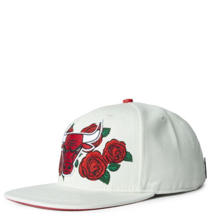PRO STANDARD Bulls Red Rose Snapback White/Red BCB755740-EGG - Shiekh